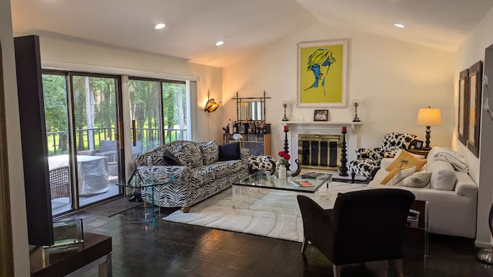 Modern Executive Condo With Office & Private Gym - Pontiac, MI