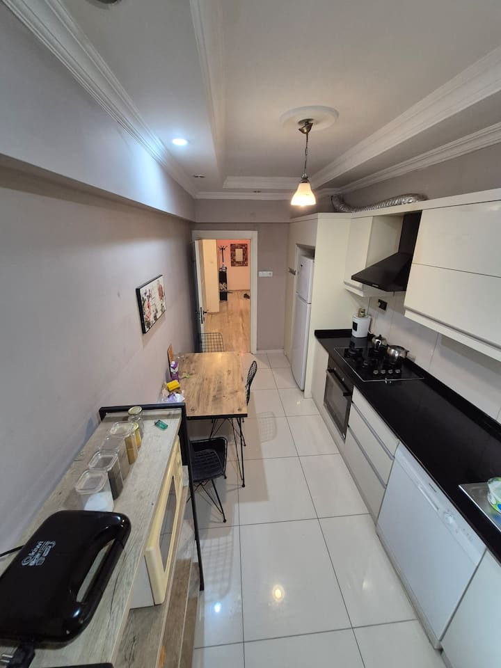 Alanyanin En Merkezi Yeri.denize 50 Metre - Alanya