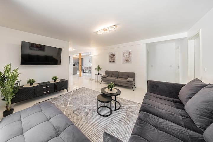 P3 Premium-lounge, 5 Zimmer, 140qm, Parkplatz - Halle