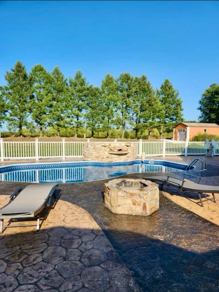 Huge Home W/ Pool & Views – 5 Min To Hershey Park! - Hershey, PA