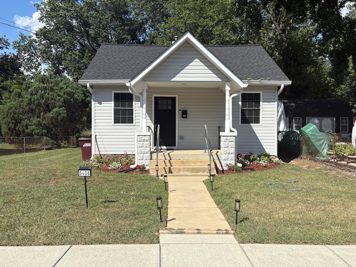 Spacious Entire Home Near Umd - Lively Dc Suburb - Largo, MD