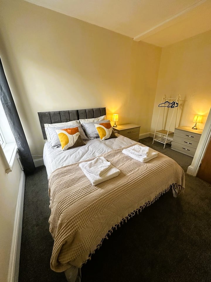 Comfortable Stay For Work, Family & Relax - 스태퍼드