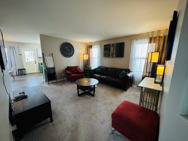 Modern Comfort In A Prime Location - Red Deer