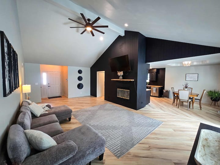 Beautifully Updated Spacious Home - Joplin, MO