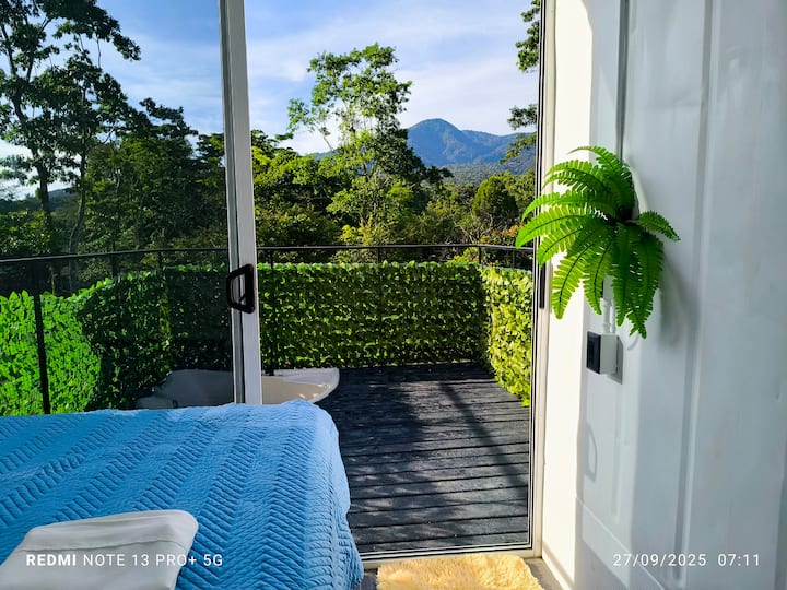 Tucan Container - La Fortuna