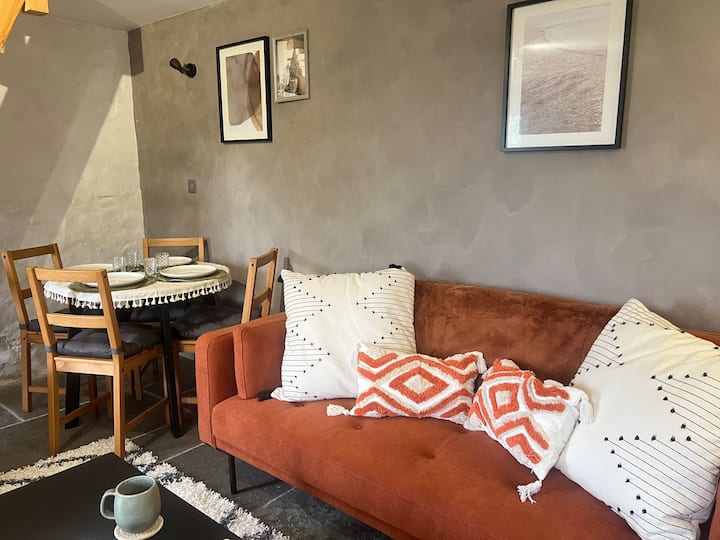 Charming Barn Conversion In Peaceful Village. - Newport