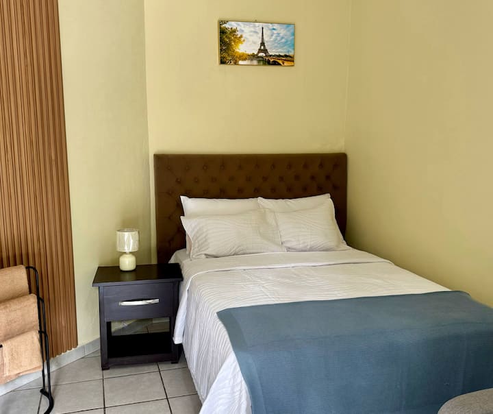 Estudio Céntrico Y Acogedor En Escalón - San Salvador