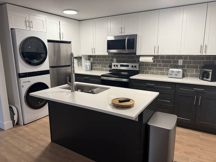 Apt 1 @341 Main Street 2 Bedroom, 1 Bath - Comfort - Lillooet