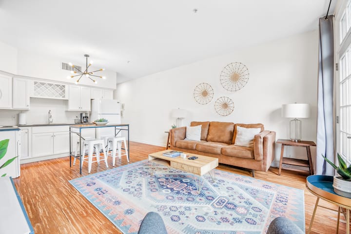 Trendy, Riverview Condo, Walkable + Pets Allowed! - Wilmington, NC