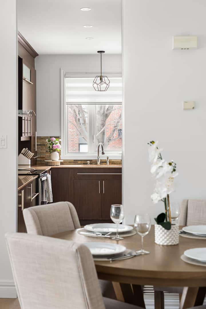 Cozy & Contemporary Retreat In Boisbriand - Blainville