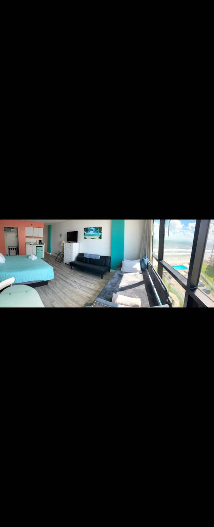 Gorgeous Beachfront Oceanside Flat With Sea View - Daytona Beach Shores, FL