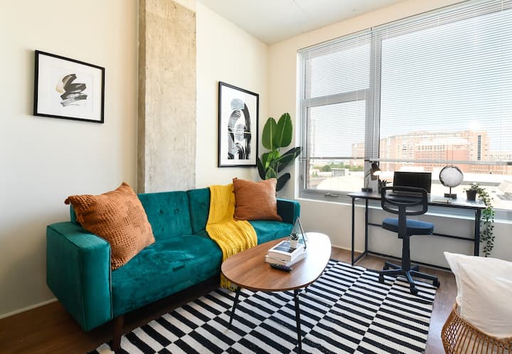 Urban Oasis W/ Parking And Near Metro - Alexandria, VA