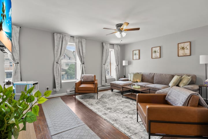 Renovated Downtown Niagara Falls 2br Near Hospital - Niagara Falls, NY