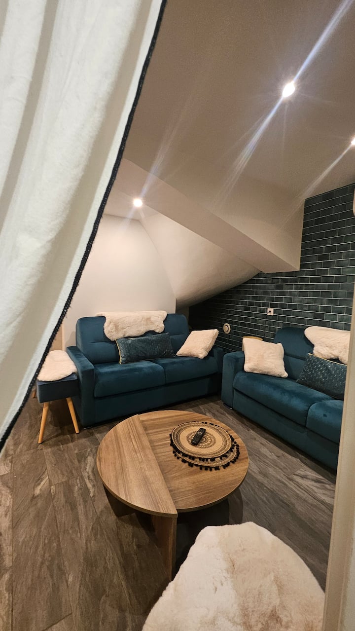 Chambre Heidi Dans Le Loft Bleu
Avec Terrasse - Chanas