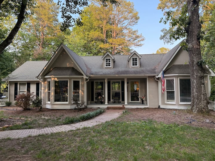 Cottage On The River - Clarkesville, GA