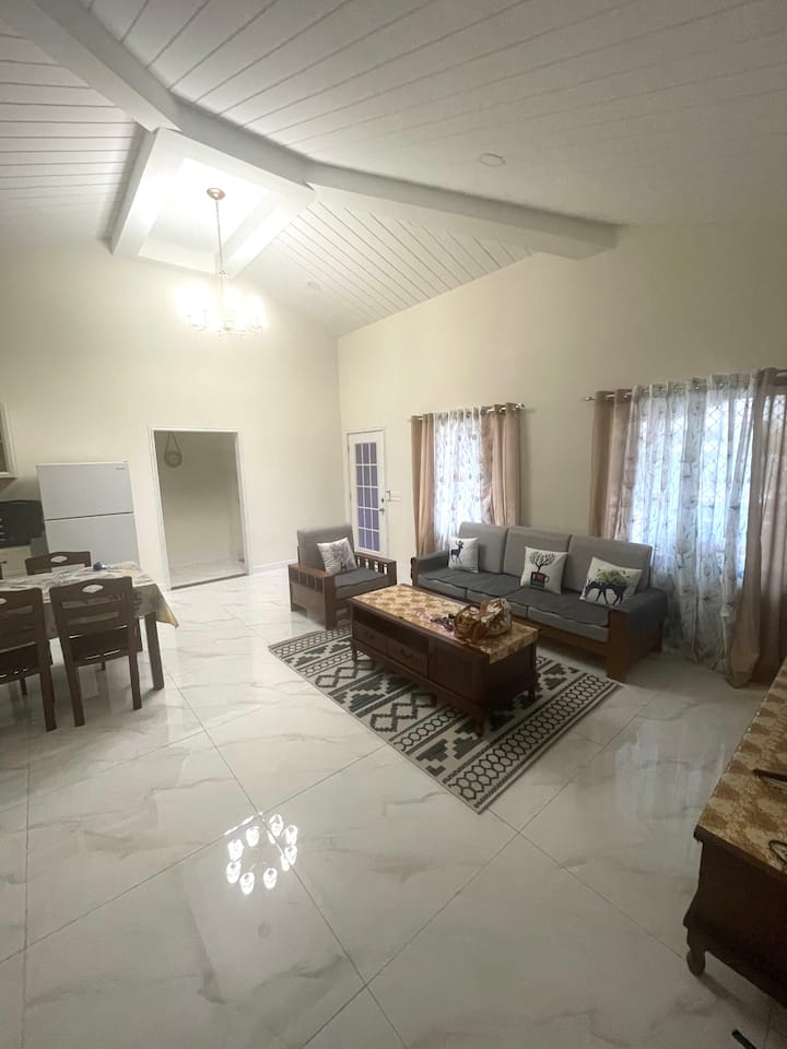 Aotonoa Place – Airport, Dining & Shops Nearby - American Samoa