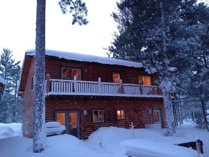 Lodge On River Near Pictured Rocks & Lake Superior - Au Train, MI