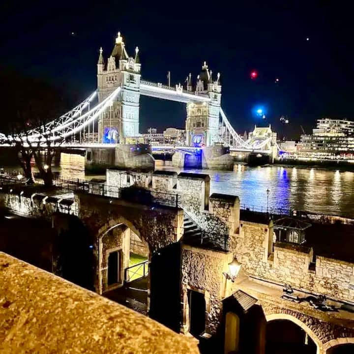 Modern Two Bedroom Home Near Tower Bridge - London