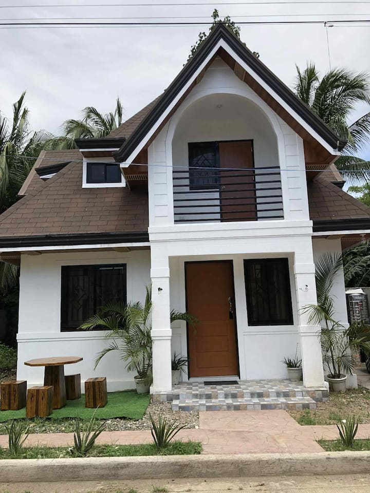 The Flores' Vacation Home - Digos City