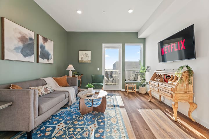 Chic & Trendy In K-town | Parking-gym & City Views - Hollywood, CA