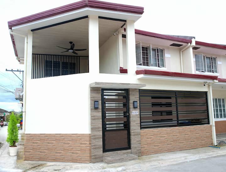 Habambahay-a Modern Getaway In The Heart Of Lipa - Mataas Na Kahoy