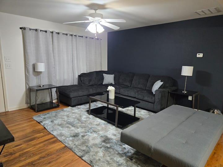 Lakeside Getaway Close To Lake, Shopping, & Fun - Lake Lanier, Buford