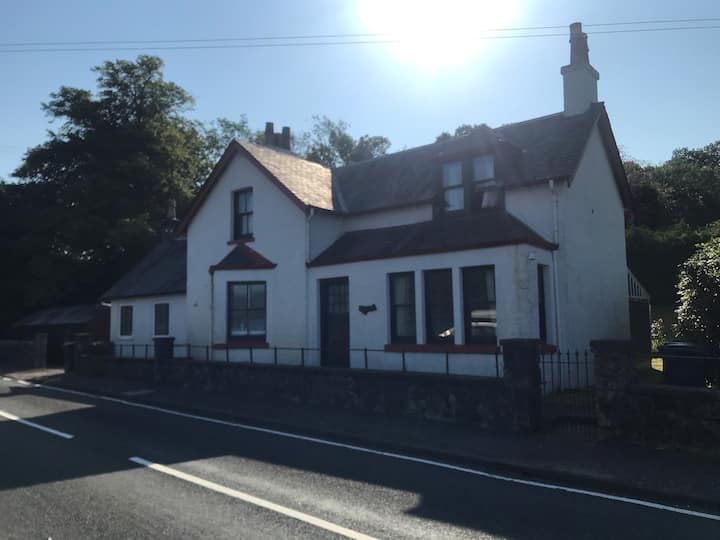 Lochside Cottage With Stunning Views - Inveraray