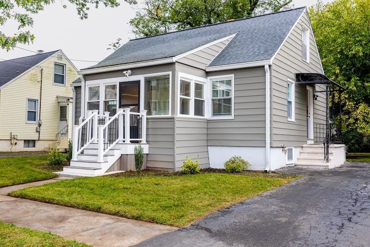 Spacious Home Retreat Including Basement - New Haven, CT