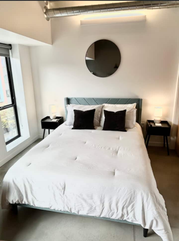 Cozy New 1 Bed | 1 Bath In East Village - Des Moines, IA