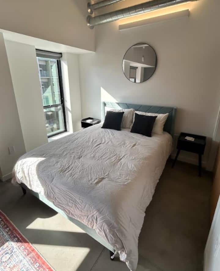 Cozy New 1 Bed | 1 Bath In East Village - Des Moines, IA