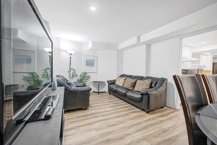 Cozy 3br Markham Stay • Patio • Parking • Pet-free - Markham