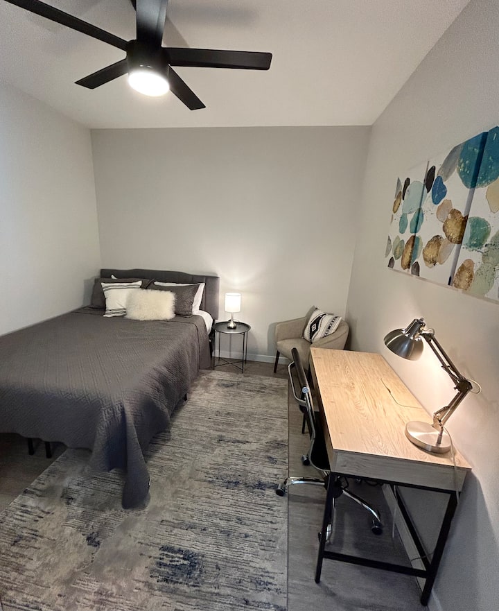 1 Bed | 1 Bath | W/ Gym & Courtyard - Des Moines