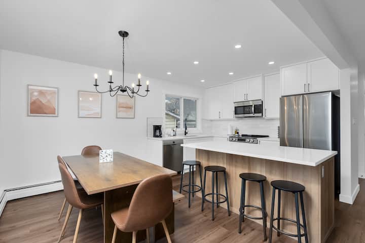 New | Mission Area | Parking | Near Saddledome - Canada