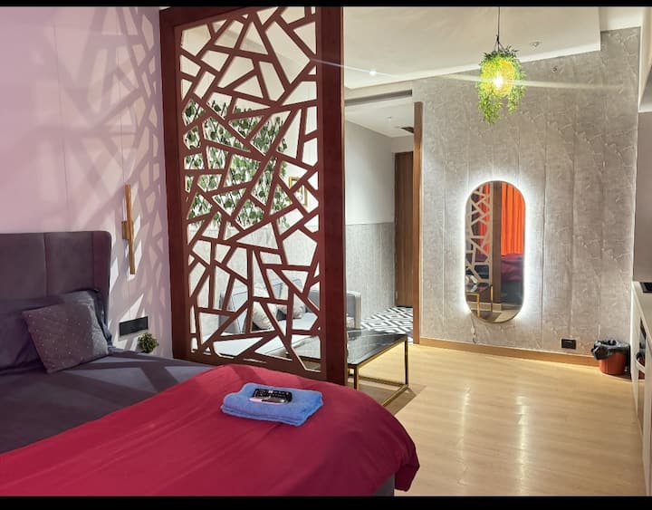 Luxurious Suite 21st (Top Floor)by Galaxy Studio - Ghaziabad