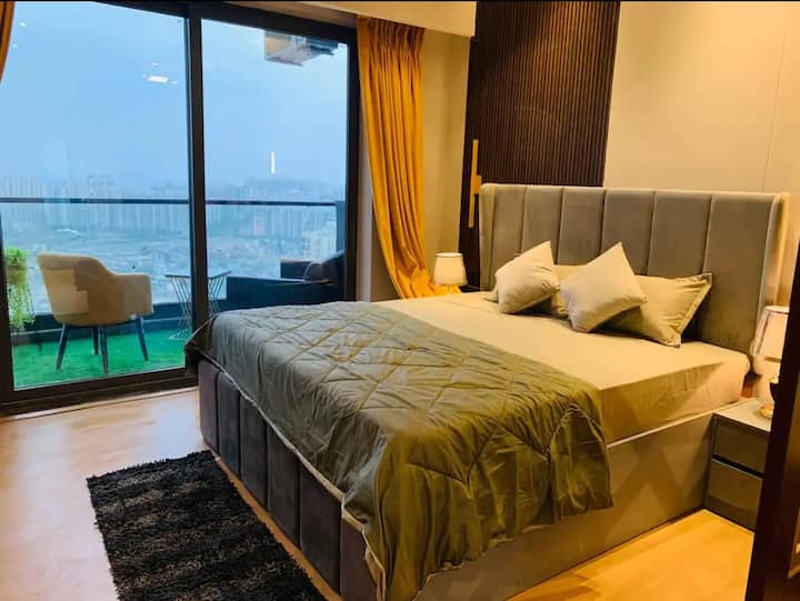 Luxurious Suite 21st (Top Floor)by Galaxy Studio - Ghaziabad