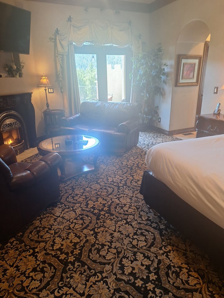 Arrowhead Manor Master Suite - Evergreen, CO