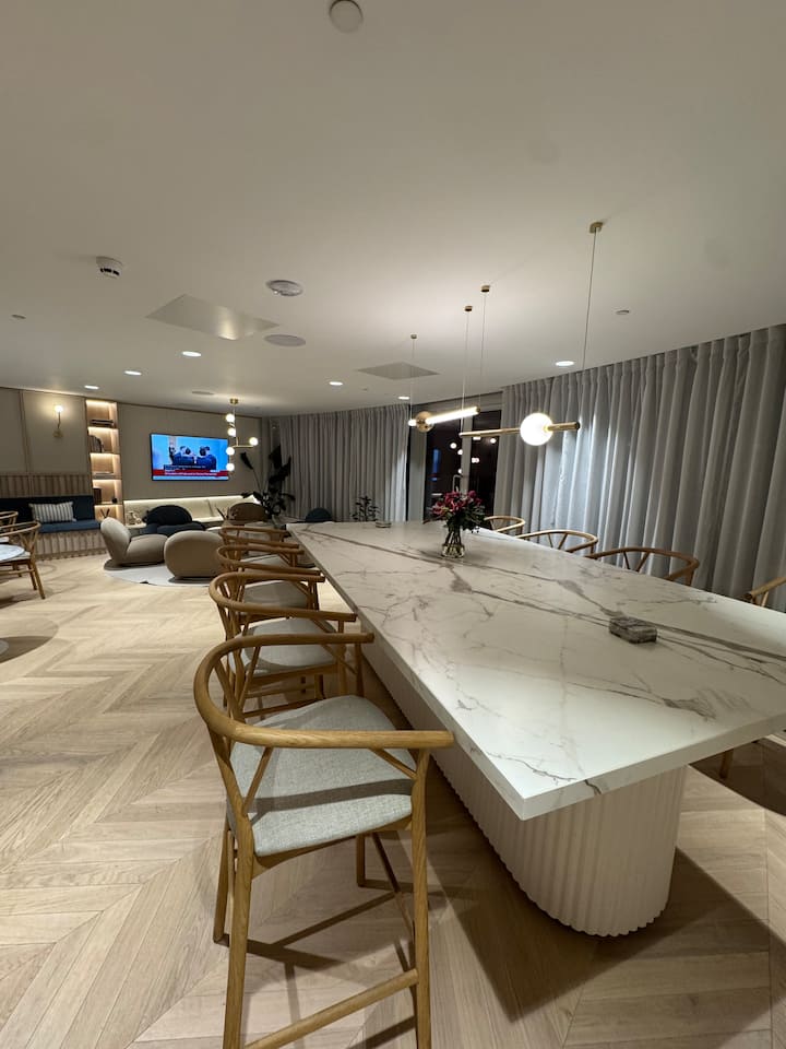 Manchester's 1st Cylindrical Skyscraper - Mánchester