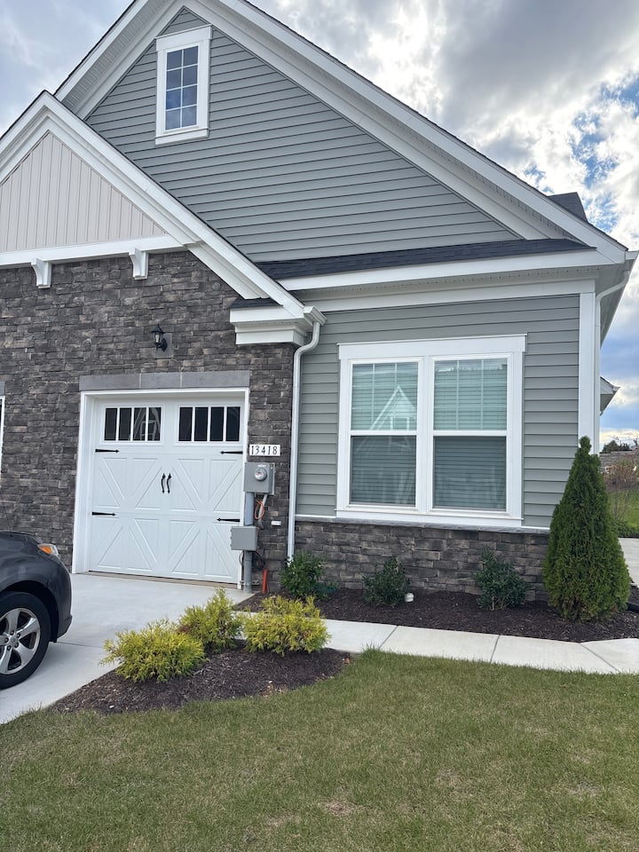 A Beautiful Townhouse At Clarksburg, Md - Germantown