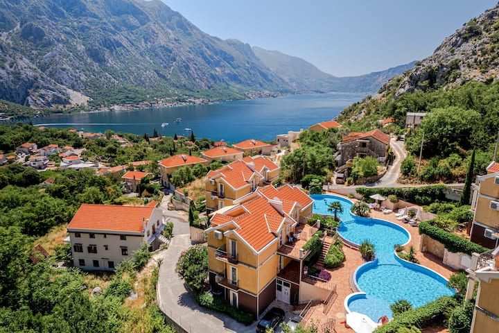 Apartment With A Large Terrace In Kotor Bay - Montenegro