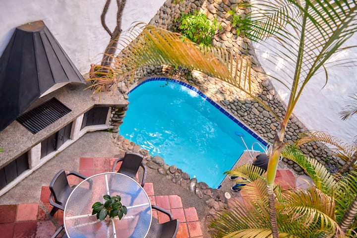 Exotic House, Modern And Mediterranean Design - San Antonio