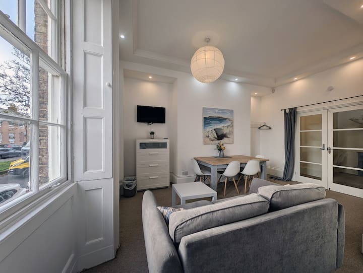 Coastal 2 - Bedroom Flat In Tynemouth | Sleeps 5 - Tynemouth