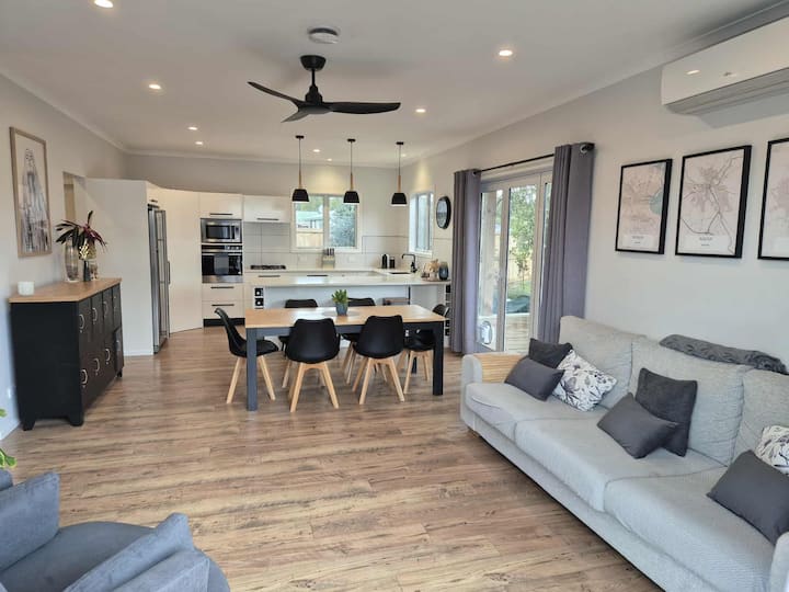 Charming Meets Modern With Private Garden Retreat - Cambridge