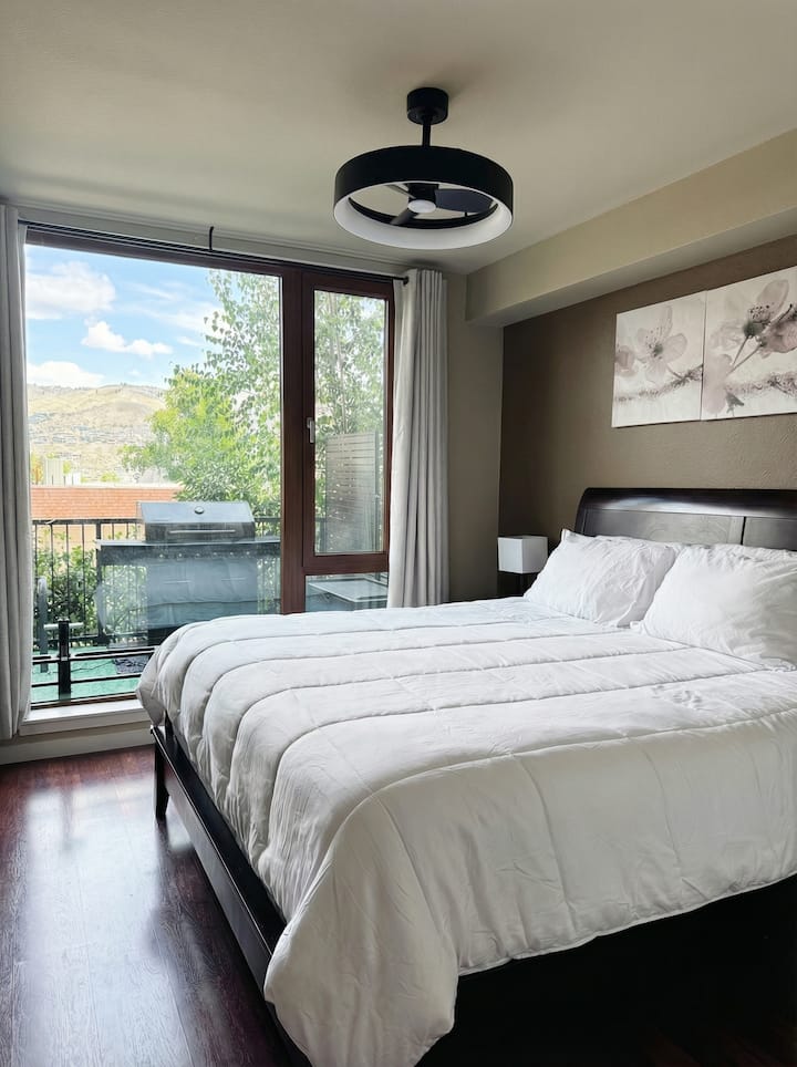 Lake Access | Indoor Pool + Hot Tub & Fire Table - Manson, WA