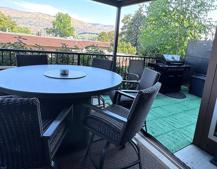 Lake Access | Indoor Pool + Hot Tub & Fire Table - Chelan, WA