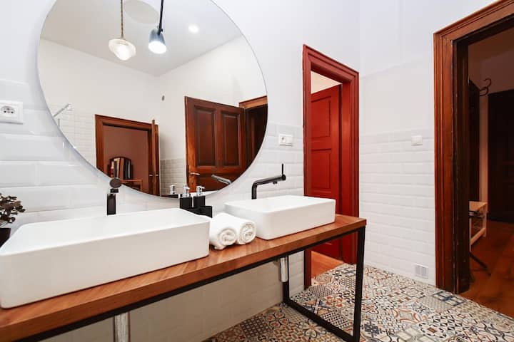 Veľa Miesta Pri Prezidentskom Paláci - Bratislava