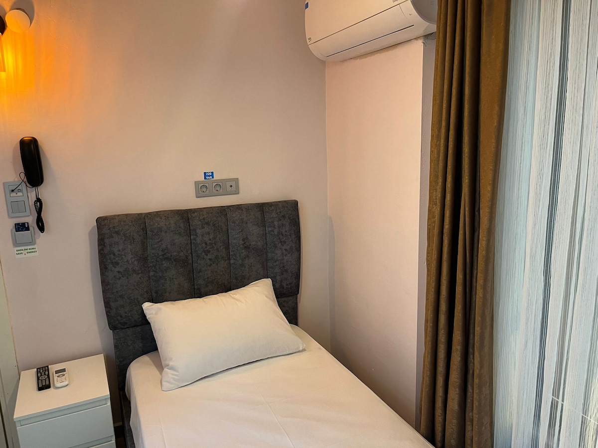 Single Room with En Suite Bathroom in Kadıköy Rıhtım - Hotels for Rent ...