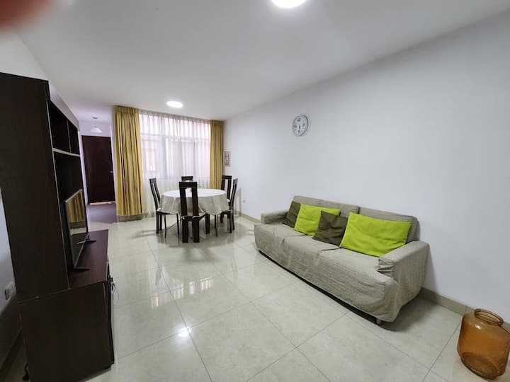 Departamento Con Cochera, 2piso, Zona Residencial - Trujillo