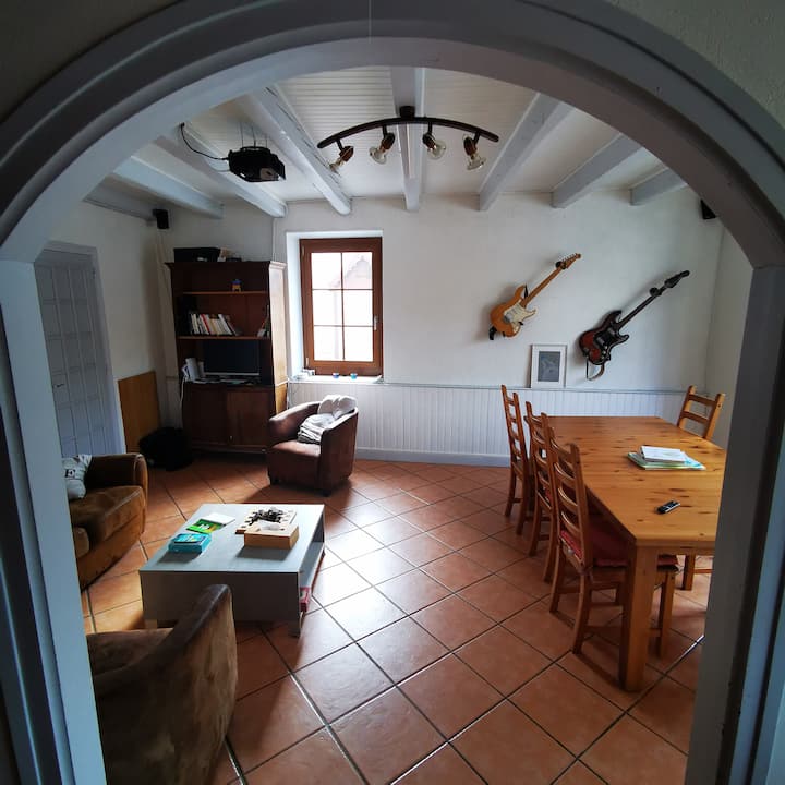 Chambre Dans Maison De Village - Cruseilles