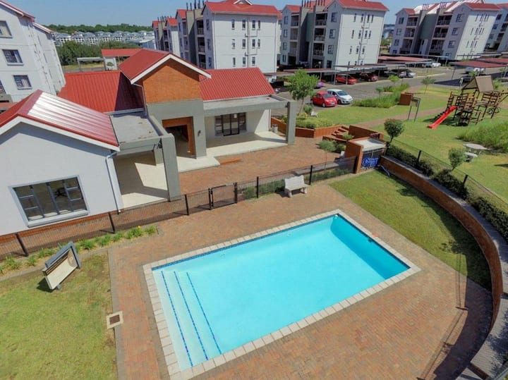Close To Sandton City And The Airport - Edenvale