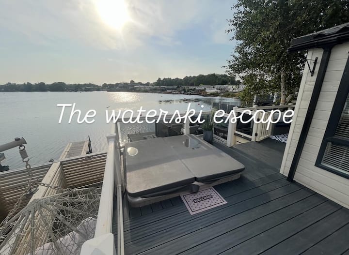 Stunning Lakeside Lodge With Hot Tub Tattershall - Woodhall Spa